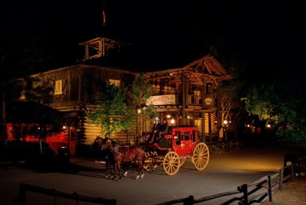 Romantic Things To Do At Disney World | HelloBeautiful