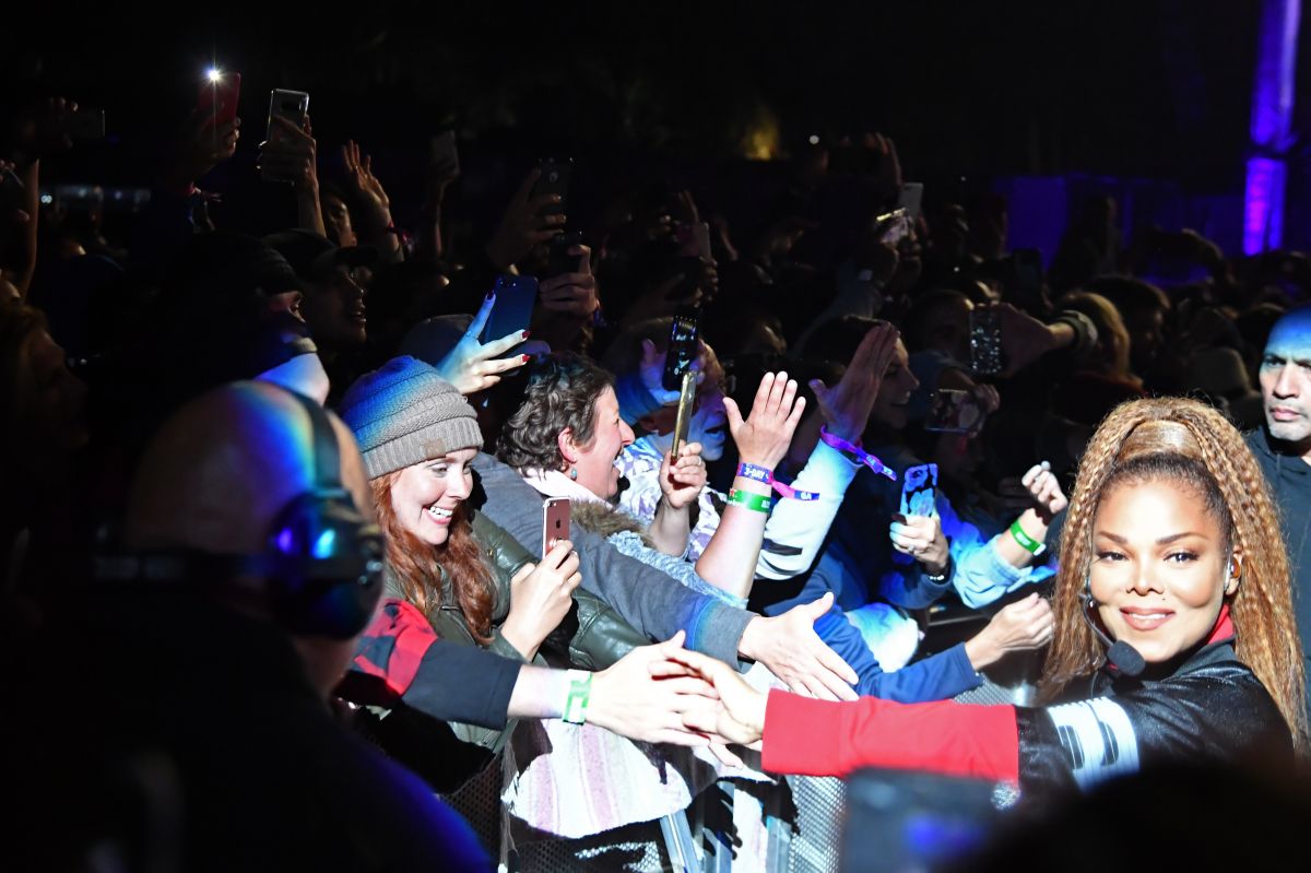 Janet Jackson's Greatest Performance Photos Through The Years