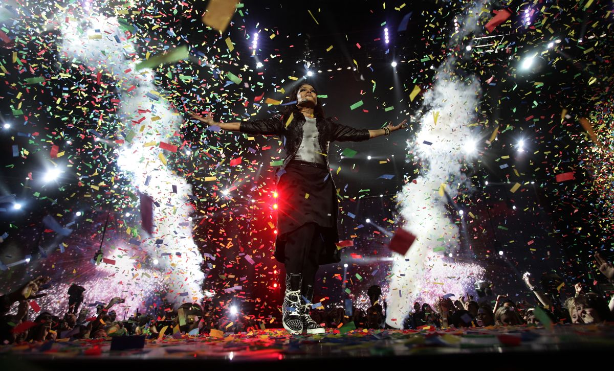 Janet Jackson's Greatest Performance Photos Through The Years
