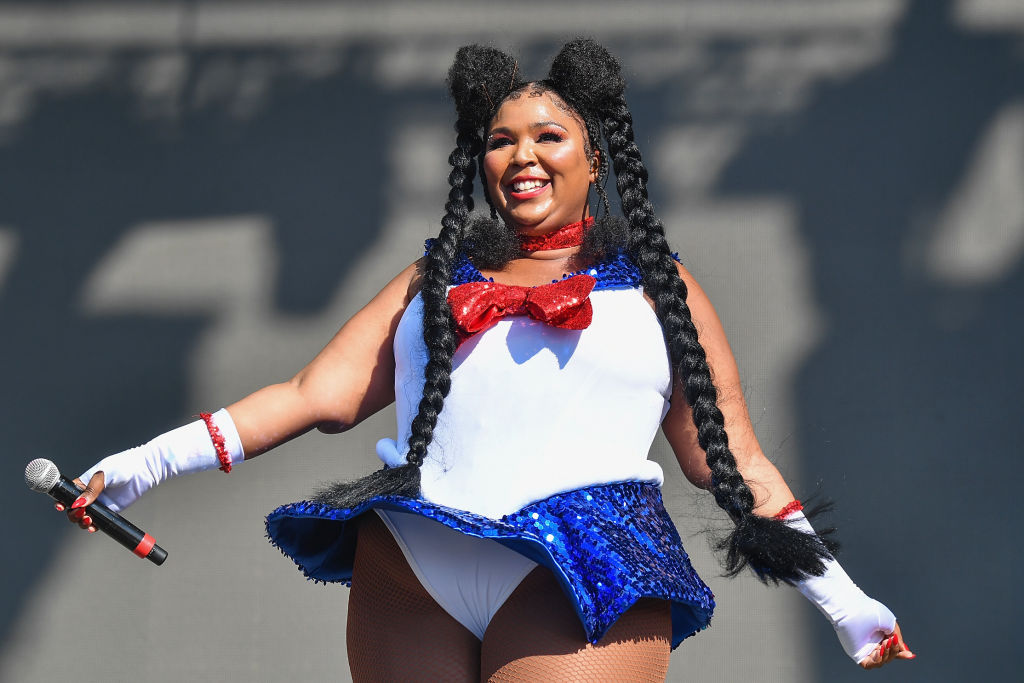 Lizzo Embraces Her Natural Body On Instagram | 15 Minute News