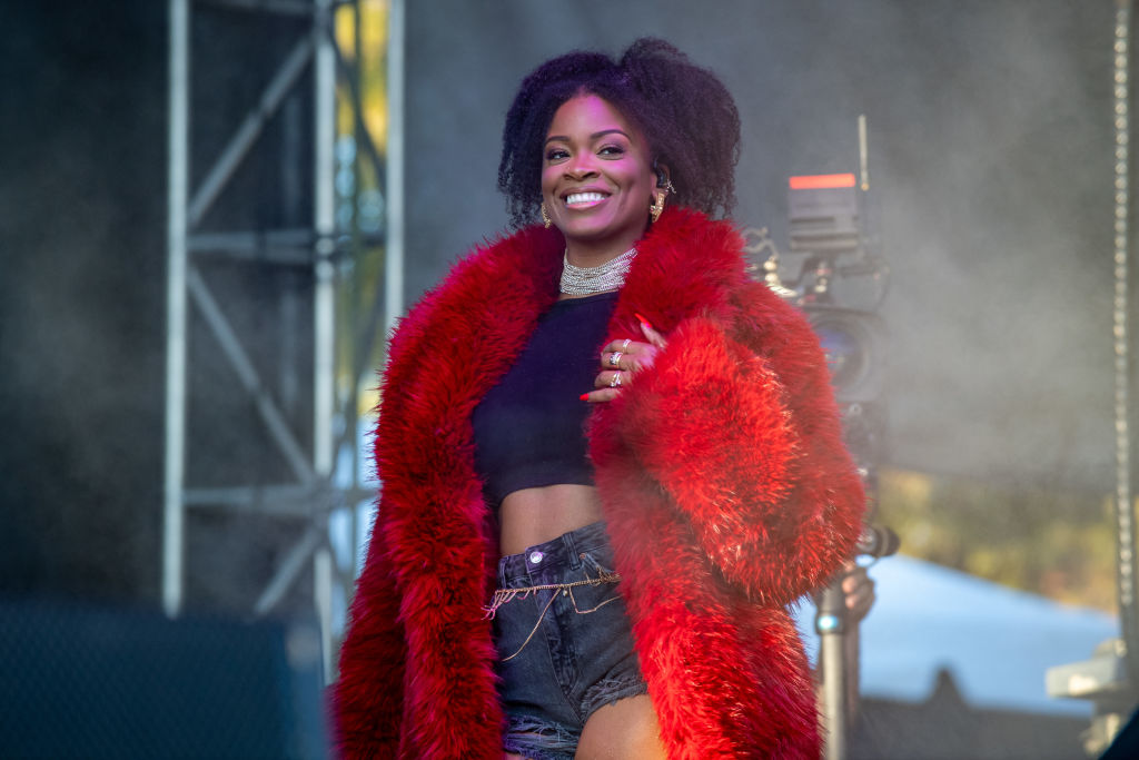 Ari Lennox Celebrates 2 Years Of Sobriety